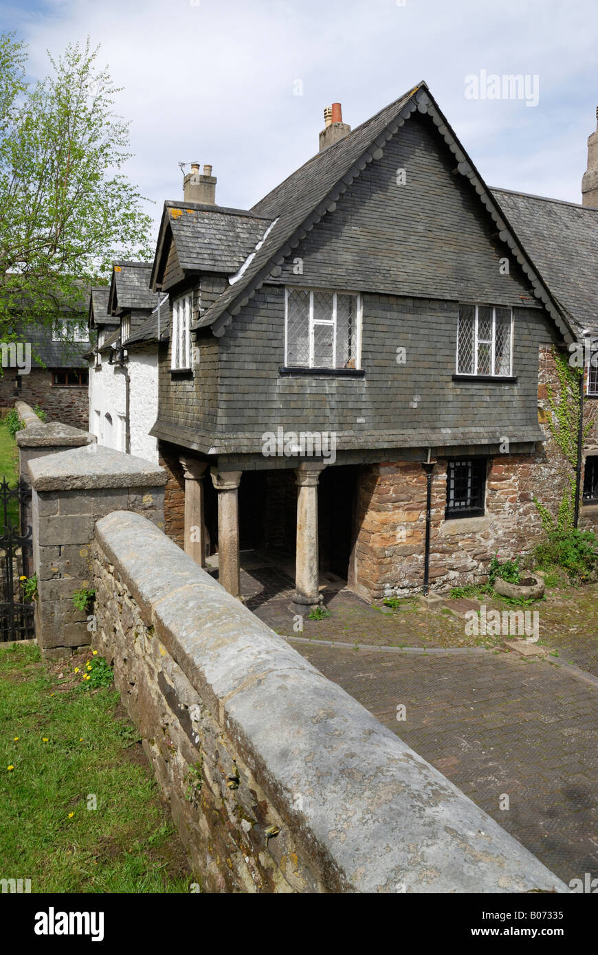 Totnes guildhall hi-res stock photography and images - Alamy