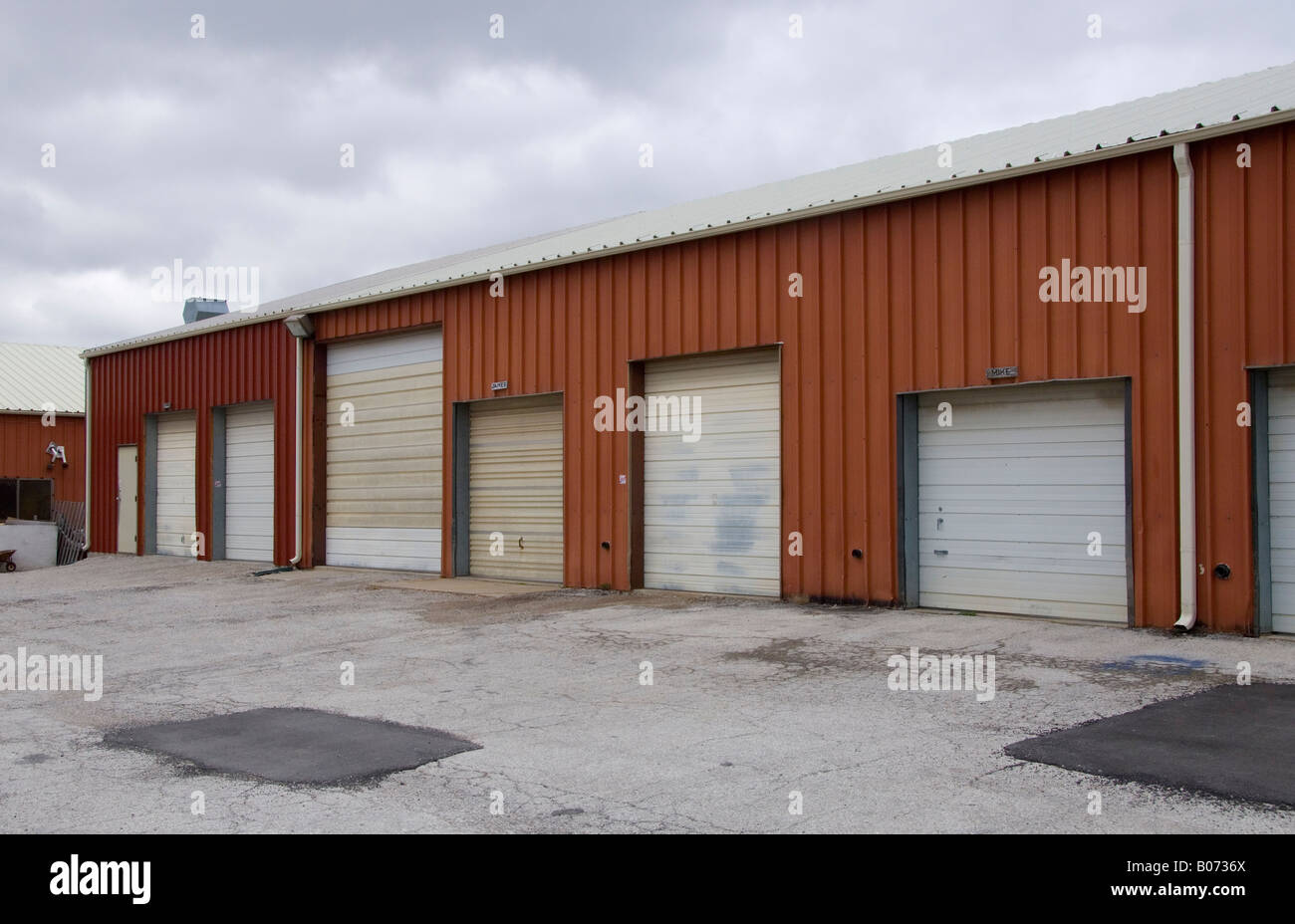 Maintenance bays hi-res stock photography and images - Alamy
