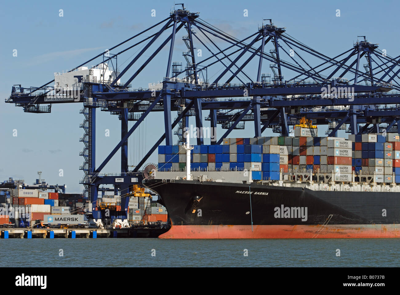 Britains largest container port hi-res stock photography and images - Alamy
