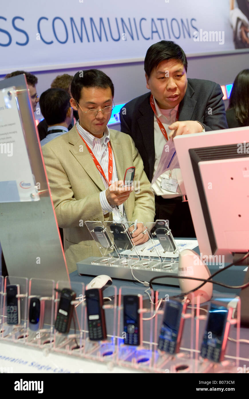 Mobile telecommunications services hi-res stock photography and images ...