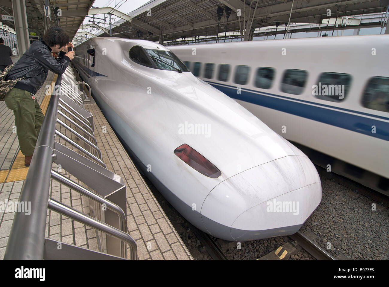 Photographing the Shinkansen, Kyoto JR station, Japan Stock Photo - Alamy