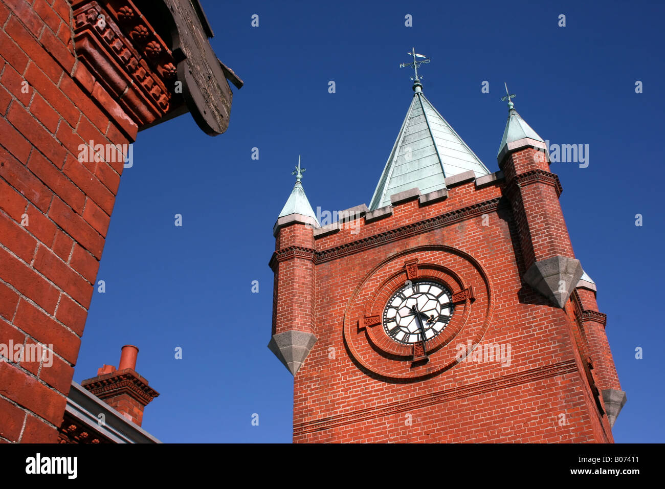 Railway station clock tower hi-res stock photography and images - Alamy