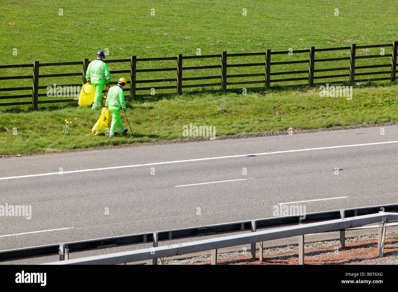Litter barrier hi-res stock photography and images - Alamy
