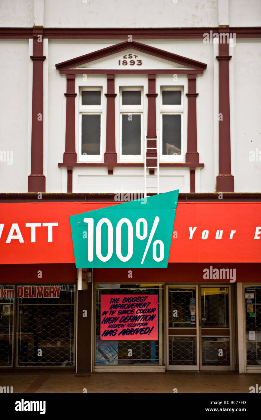 Shop front advertising hi-res stock photography and images - Alamy