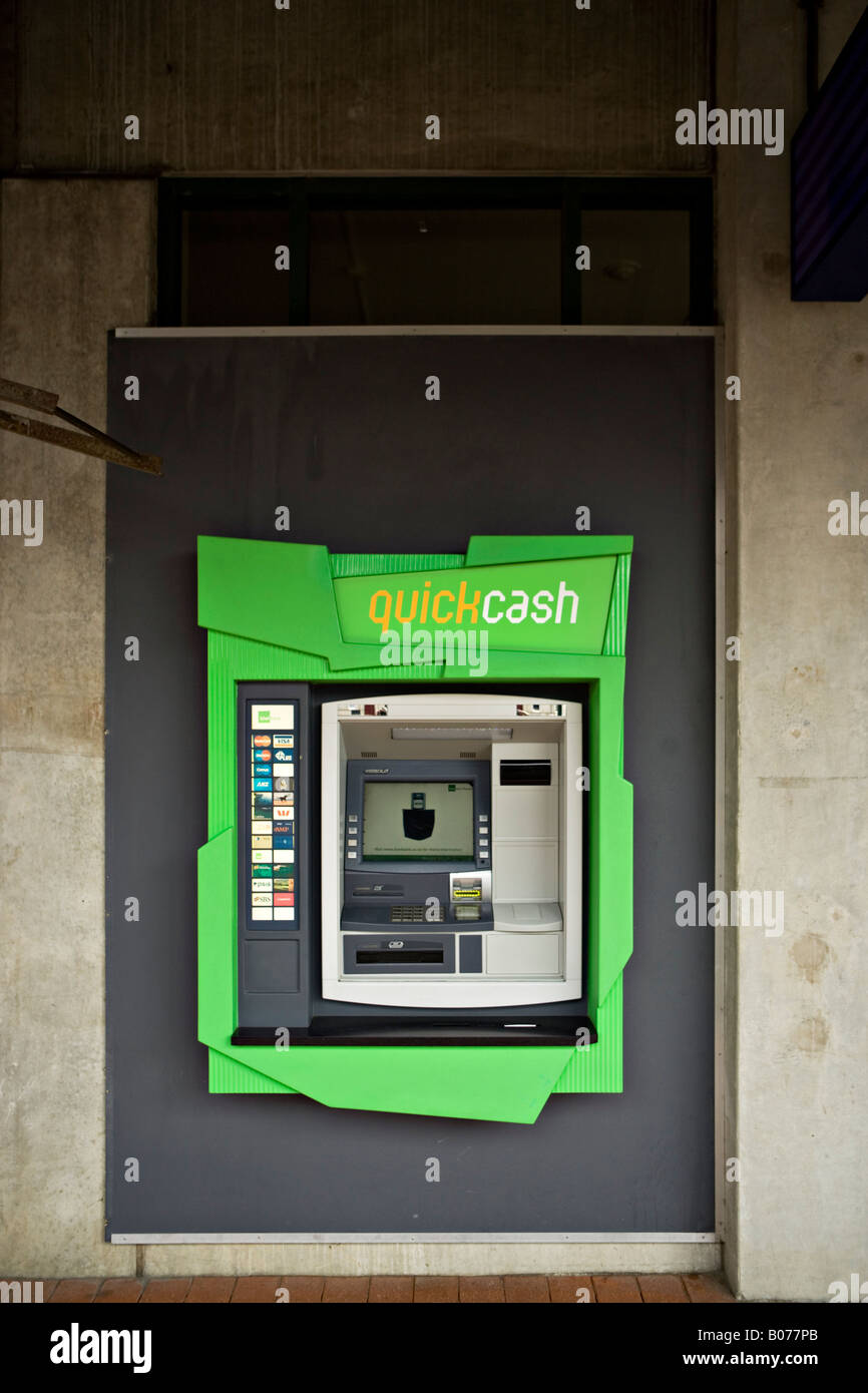 Automated banking machine hi-res stock photography and images - Alamy