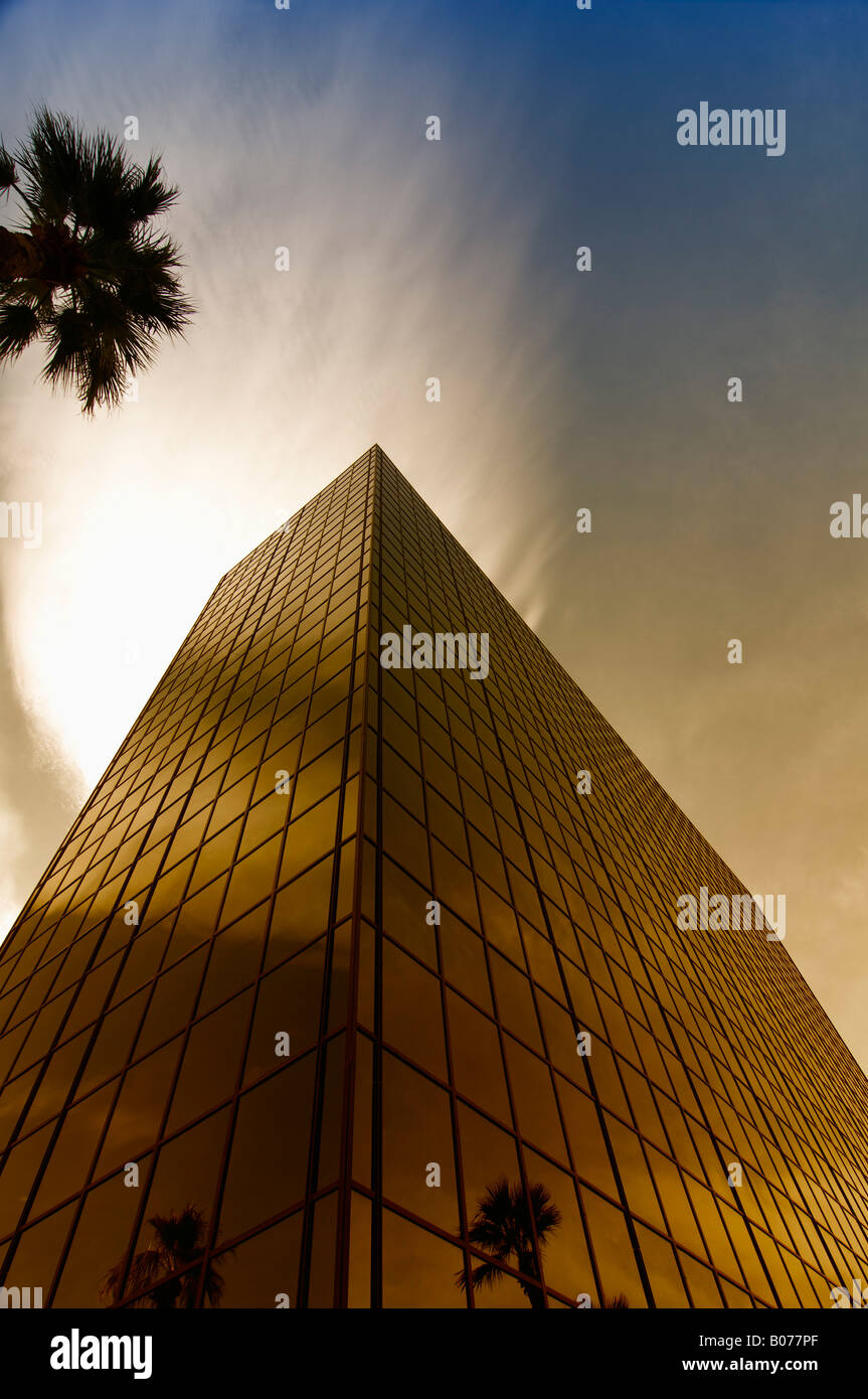 Modern high rise office tower hi-res stock photography and images - Alamy