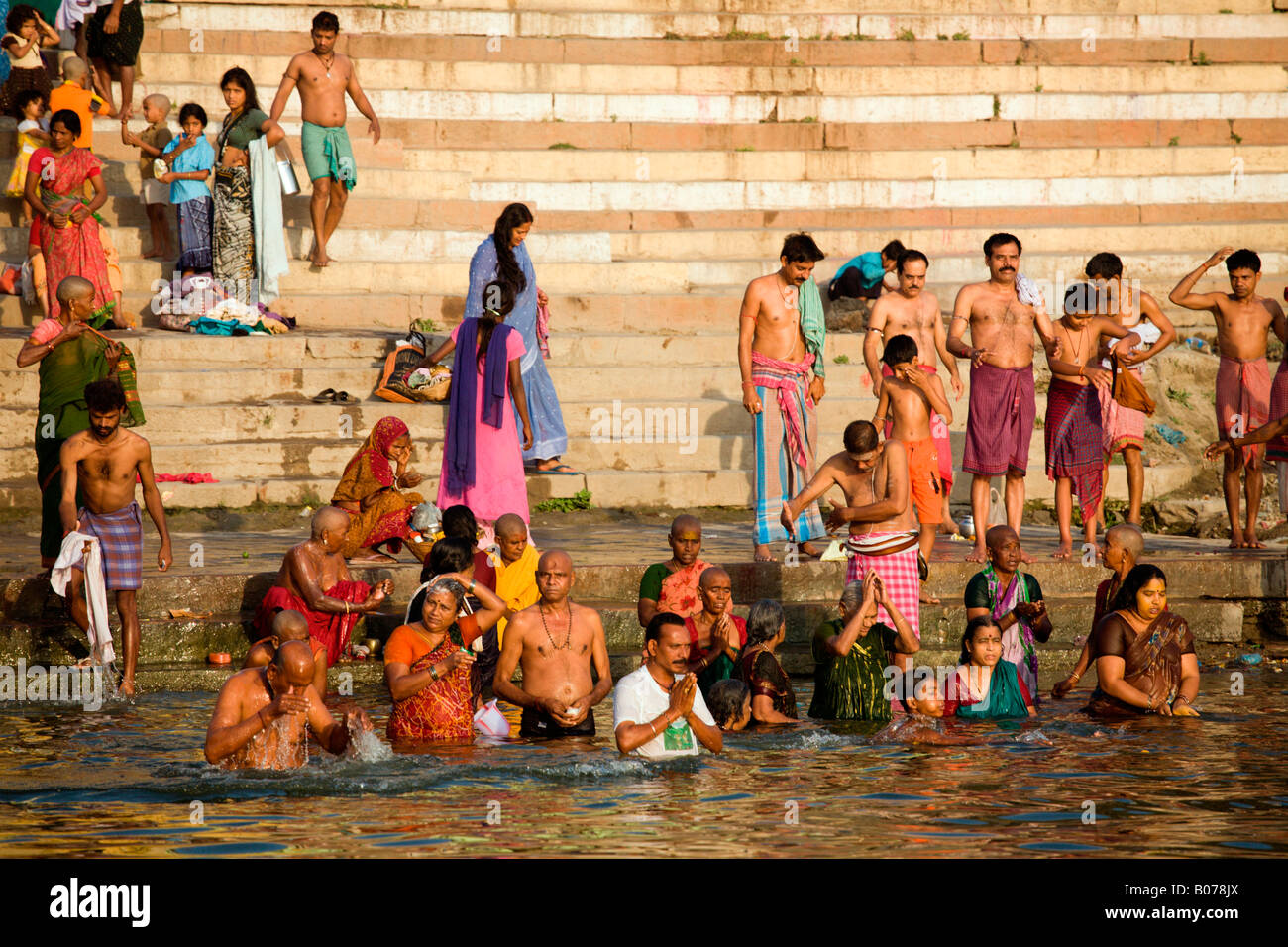 Hindus praying god river hi-res stock photography and images - Alamy