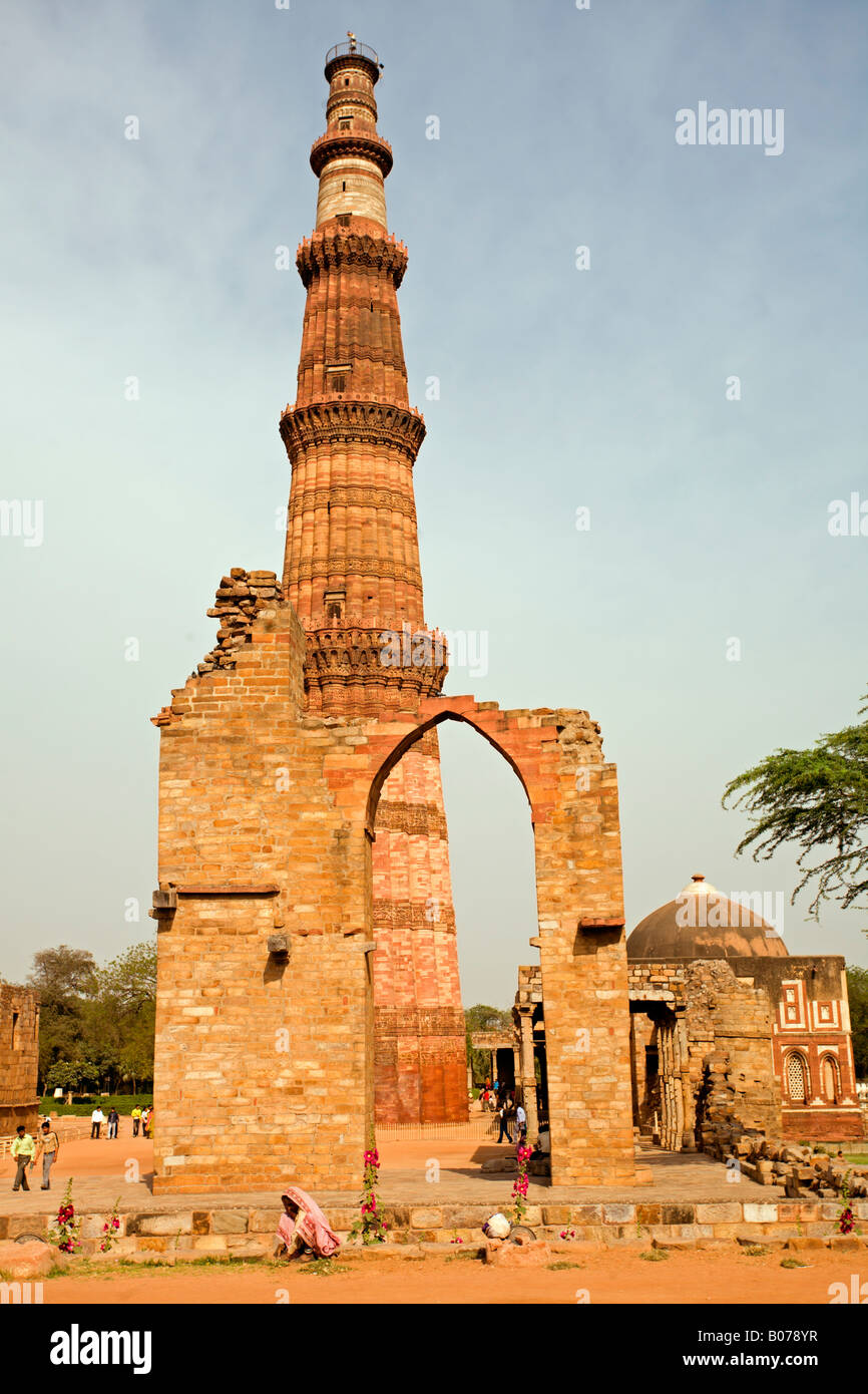 Qutb Complex: Qutub Minar Stock Photo - Alamy