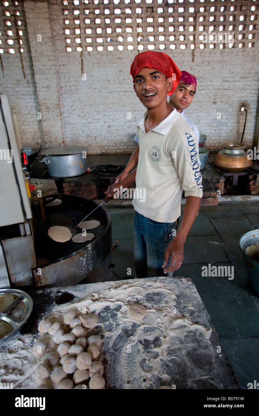 Sikh Temple Kitchen: Boys Baking Naan Stock Photo - Alamy