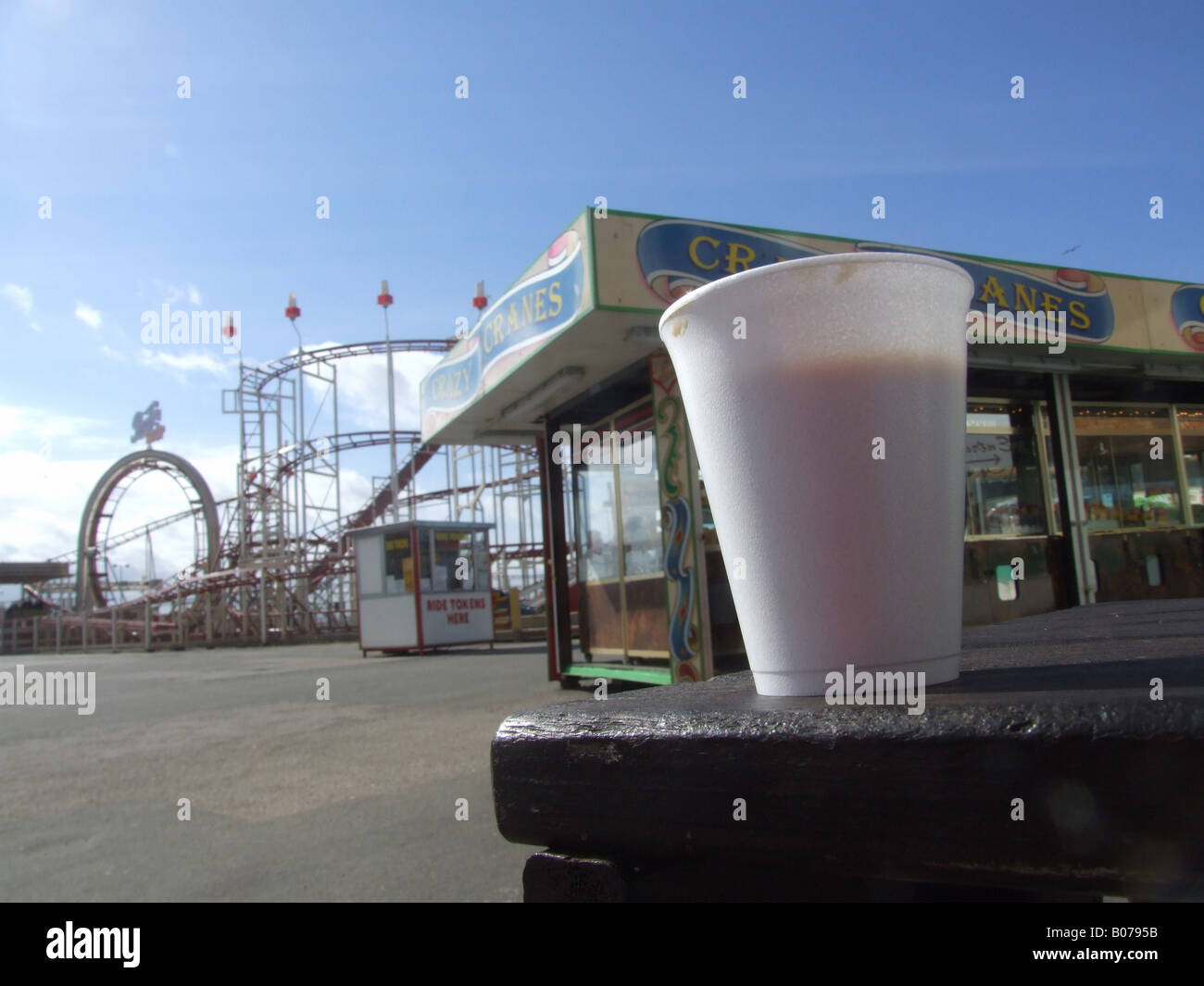 Cup ride fair hi-res stock photography and images - Alamy