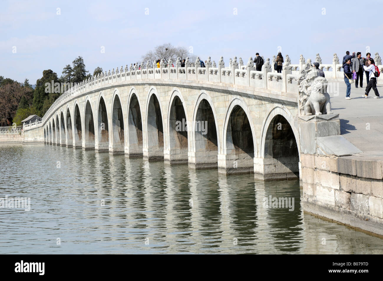 17 Arch Bridge (Shiqi Kong Qiao) leading to South Lake Island at The ...