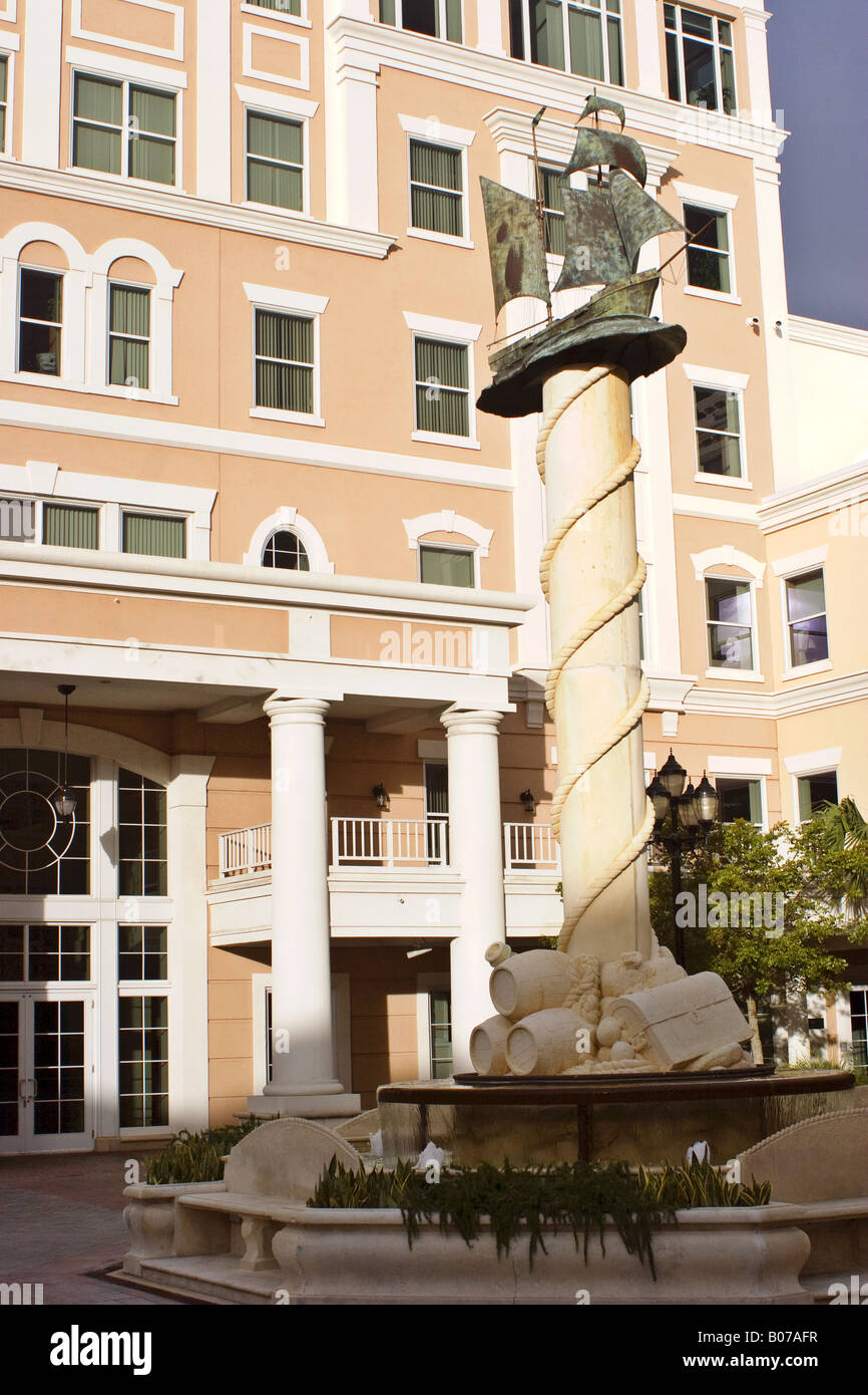 Bermuda hamilton statue hi-res stock photography and images - Alamy