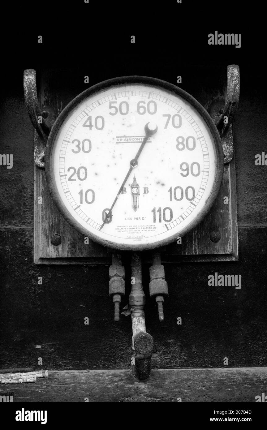 Pressure measurement Black and White Stock Photos & Images - Alamy
