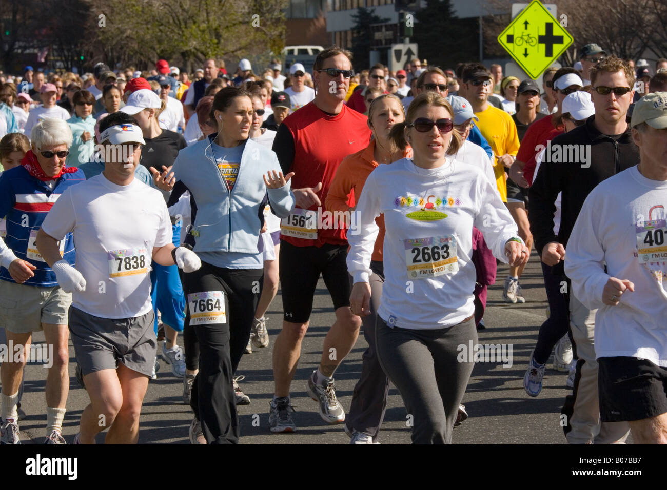Running race start banner hi-res stock photography and images - Alamy