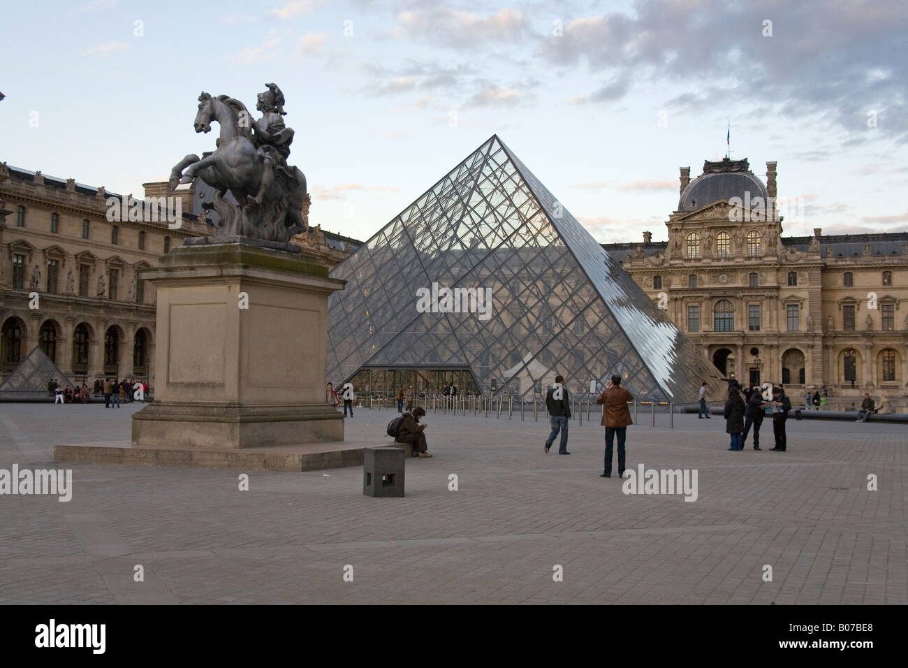 Louvre courtyard hi-res stock photography and images - Alamy