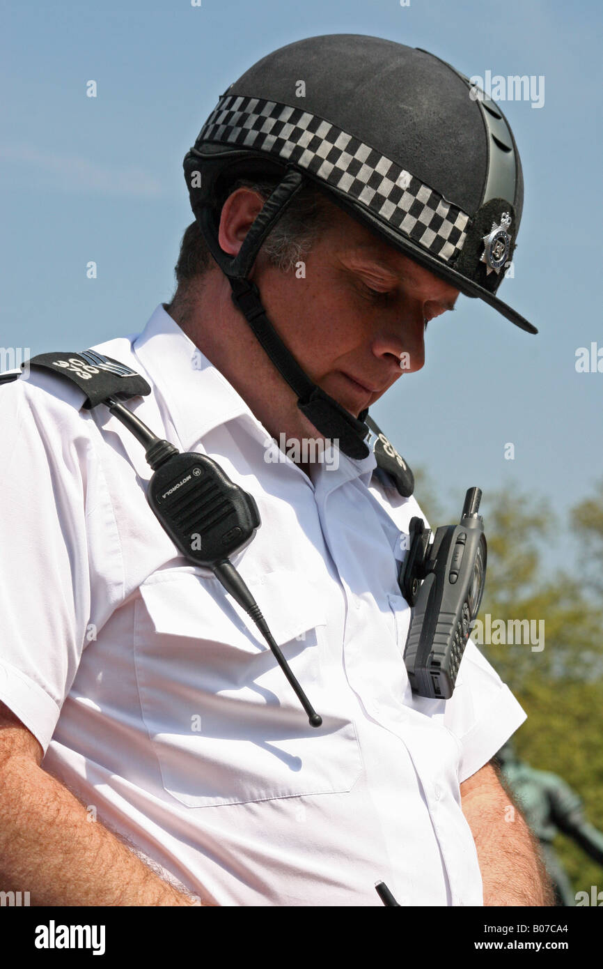Bobby policeman hi-res stock photography and images - Alamy