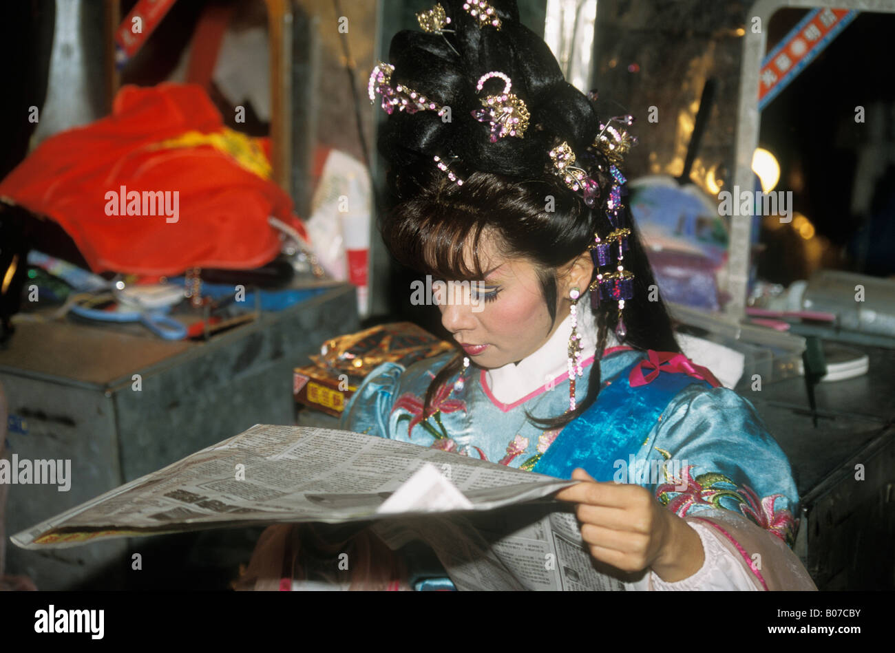 Actress theatre backstage hi-res stock photography and images - Alamy