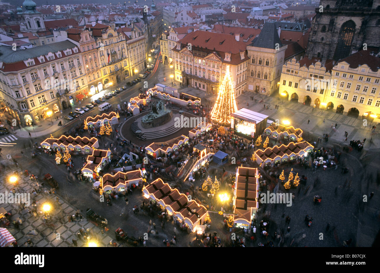 CZECH REPUBLIC PRAGUE THE OLD TOWN SQUARE CHRISTMAS MARKET Stock Photo ...