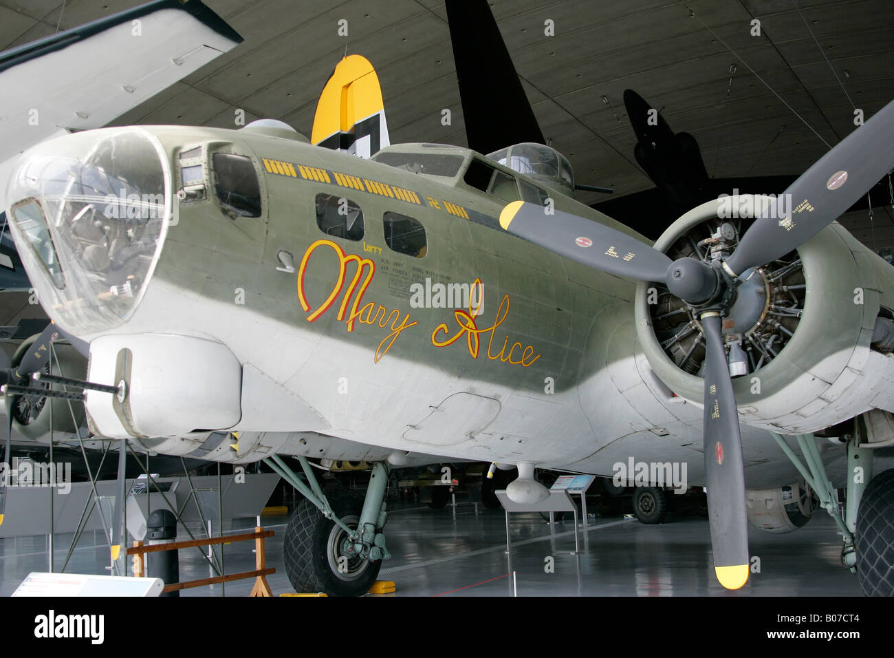 AMERICAN B17 FLYING FORTRESS BOMBER AIRCRAFT -IMPERIAL WAR MUSEUM UK ...
