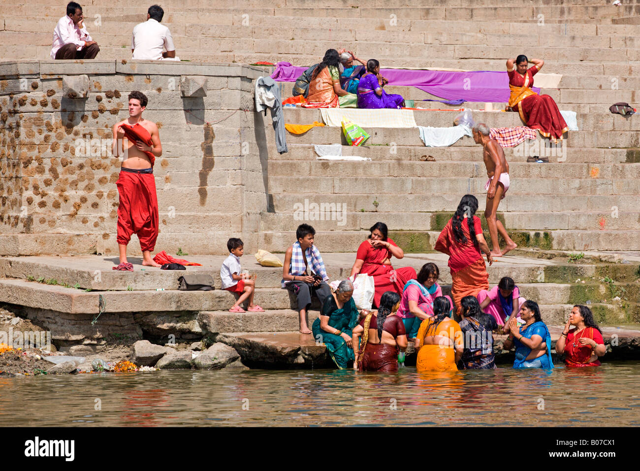 Hindus praying god river hi-res stock photography and images - Alamy