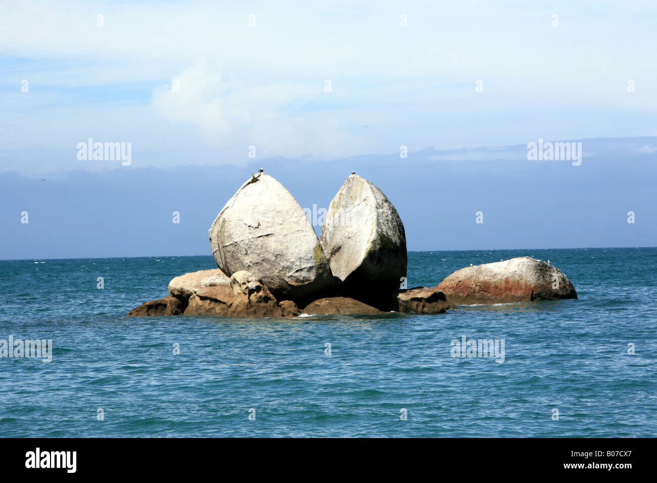 Split apple rock in the sea North of Kaiteriteri - Abel Tasman National ...