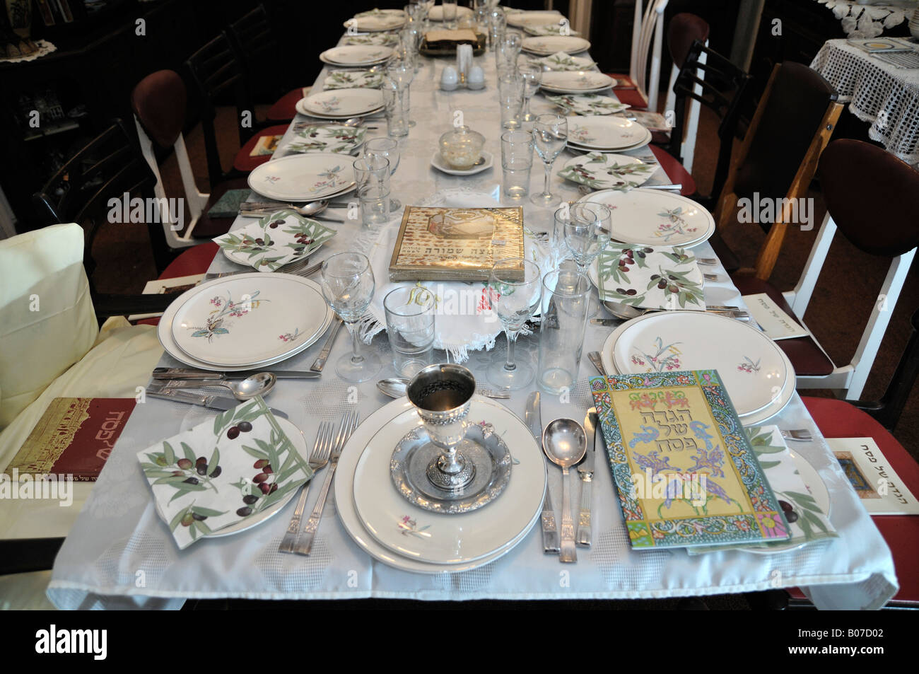 Table set for a Jewish Festive meal on Passover Stock Photo - Alamy