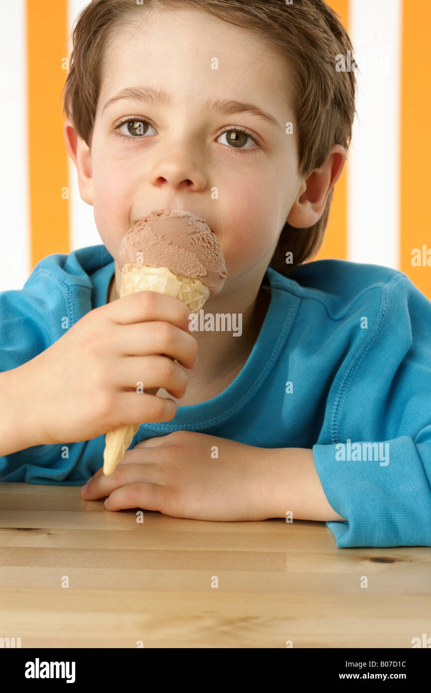 Boy eating ice Stock Photo - Alamy