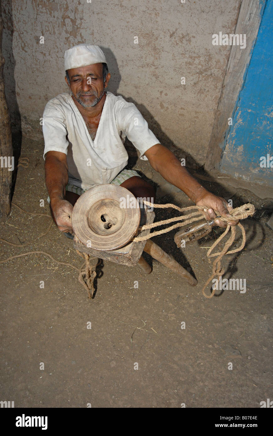 Man displaying the traditional sowing gadget. Kokna tribe Stock Photo ...