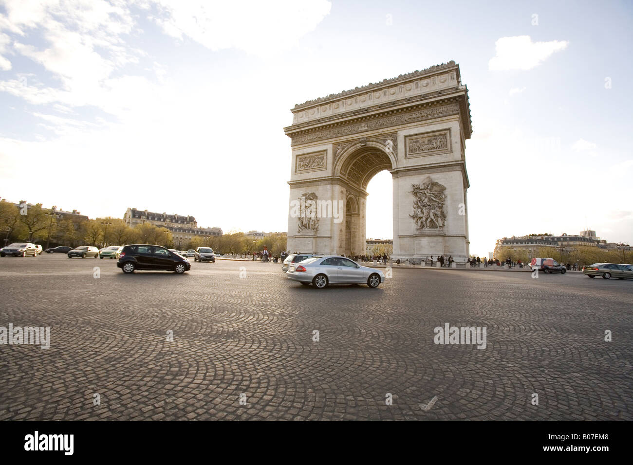 Arc de triomphe roundabout hi-res stock photography and images - Alamy