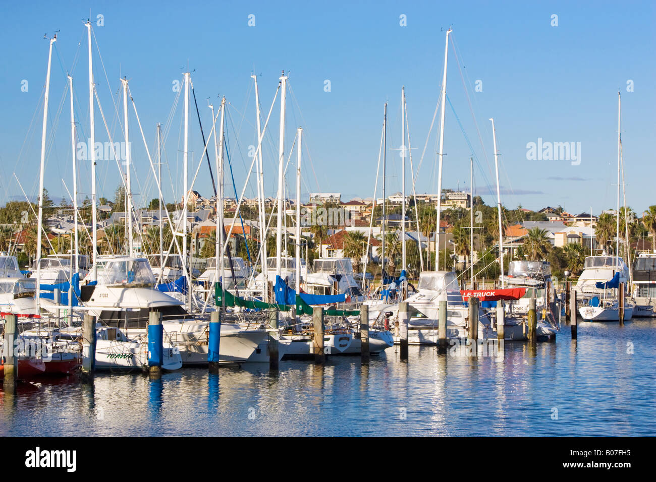 Perth city boats mooring affluent hi-res stock photography and images ...