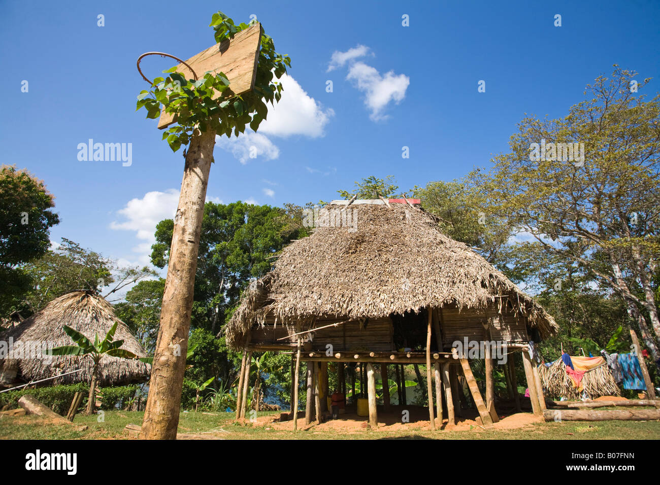 Embera village hi-res stock photography and images - Alamy