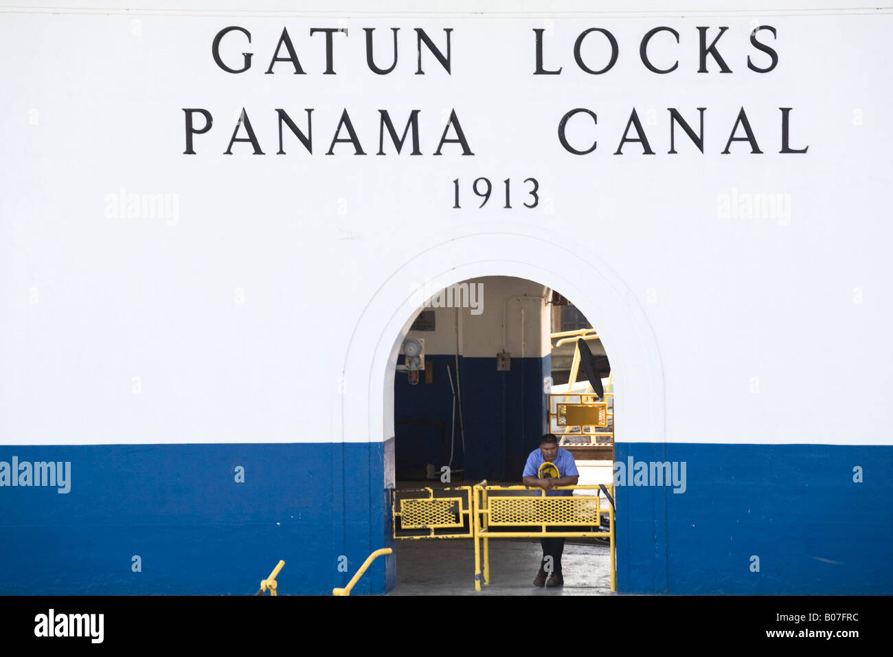 Locks of panama hi-res stock photography and images - Alamy