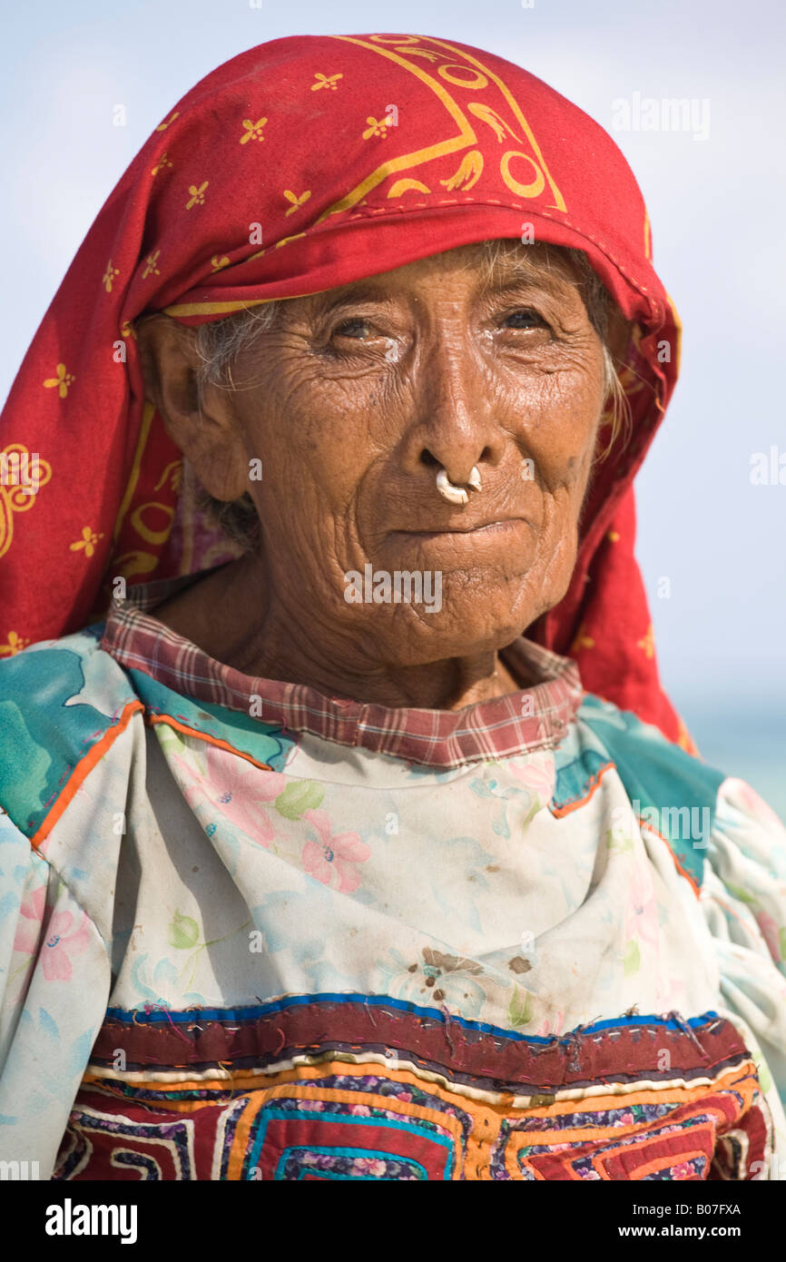 San blas islands panama kuna tribe hi-res stock photography and images ...
