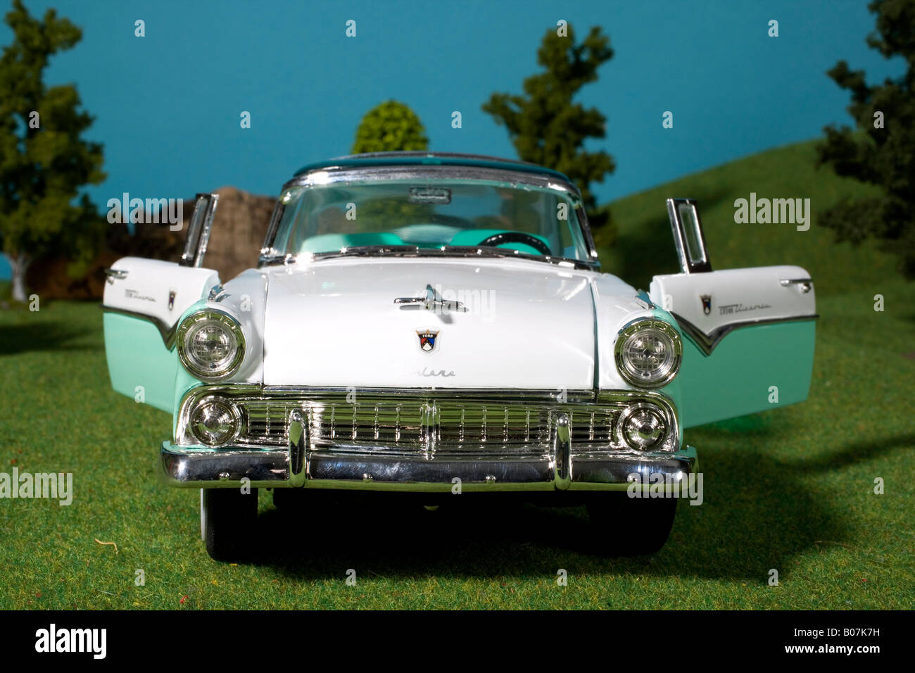 Oldtimer Auto Car model Ford Fairlane Stock Photo - Alamy