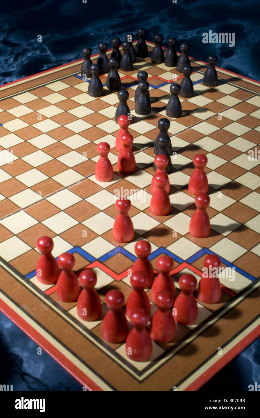 Halma Spiel Halma game Stock Photo - Alamy