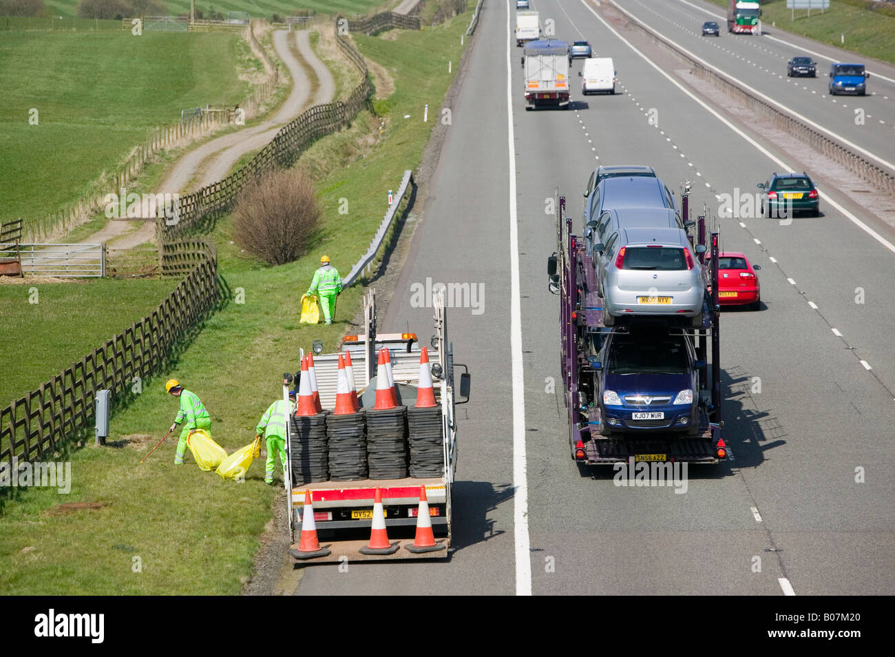 Motorway verge uk hi-res stock photography and images - Alamy