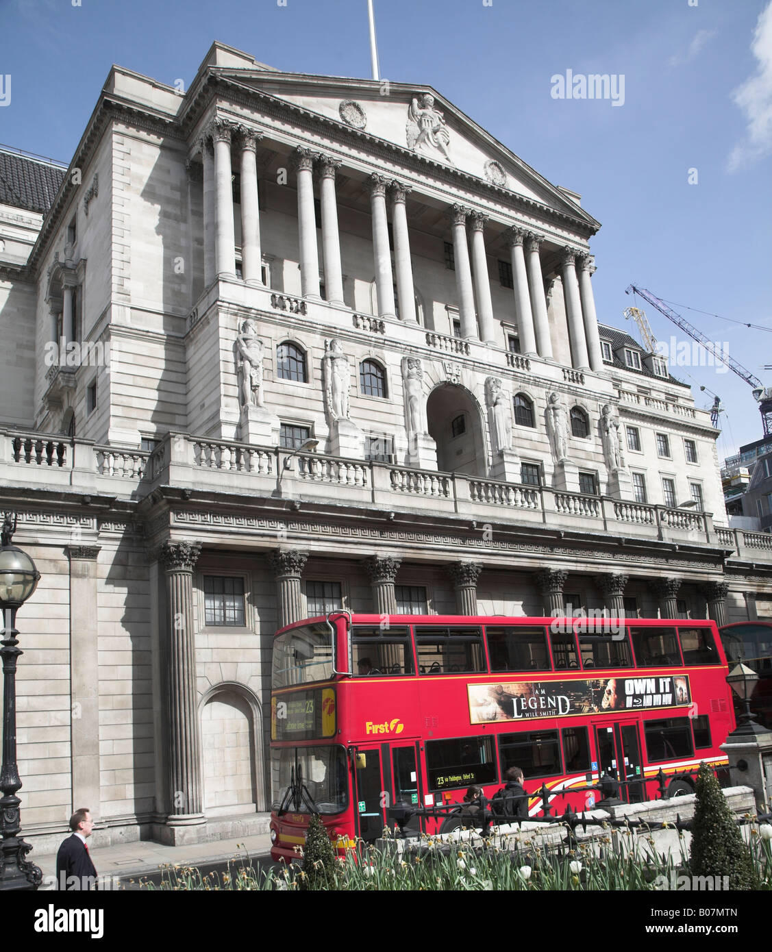 Red double decker bus, Bank of England, Threadneedle Street, City of ...