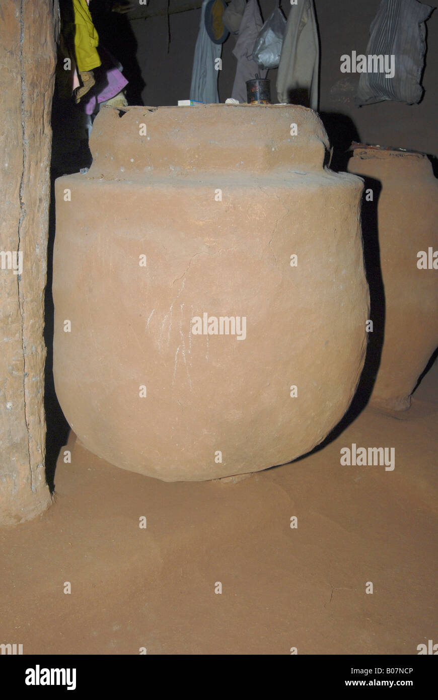 Indigenous food storage hi-res stock photography and images - Alamy