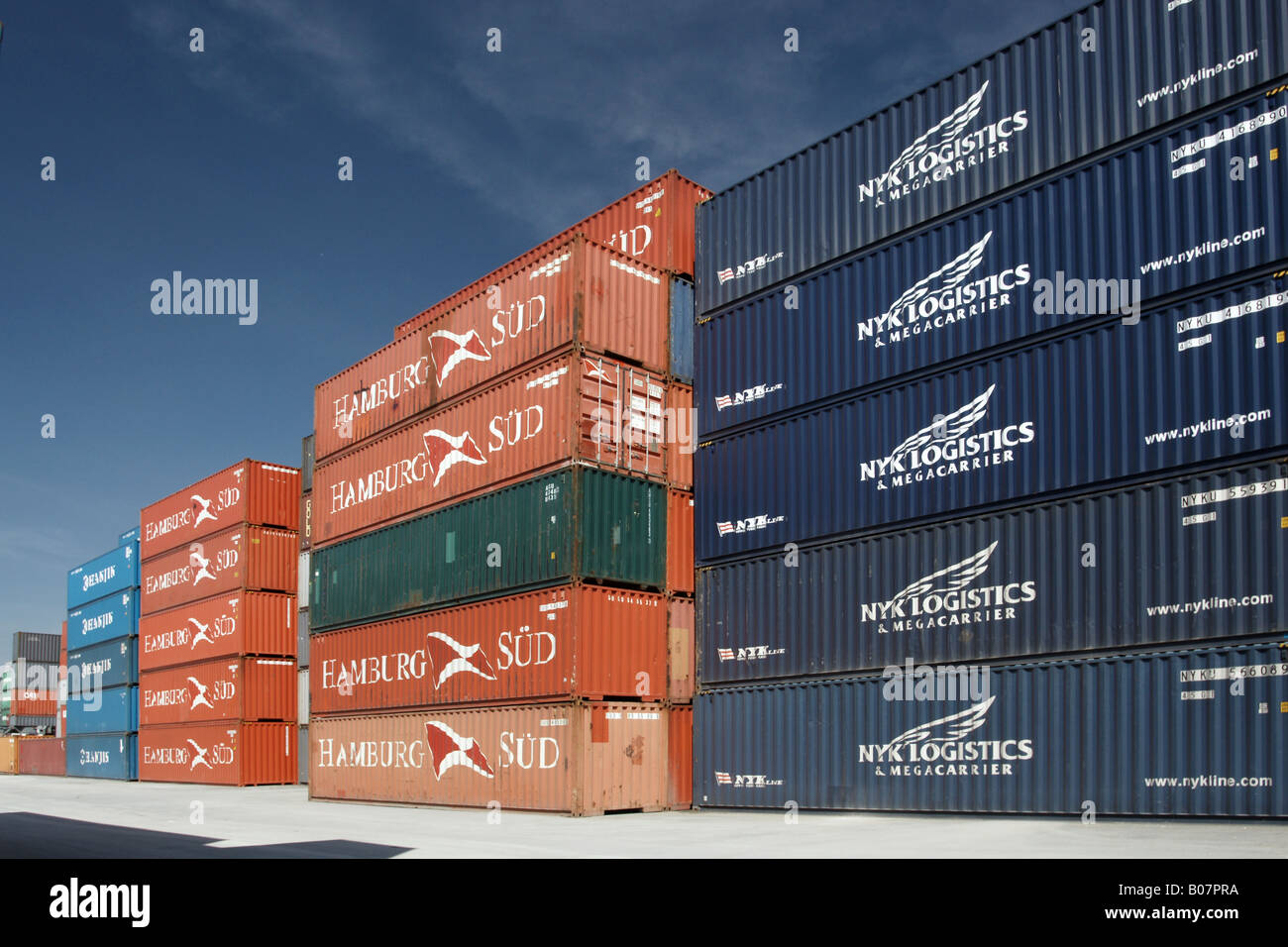 Industriecontainer logistik hi-res stock photography and images - Alamy
