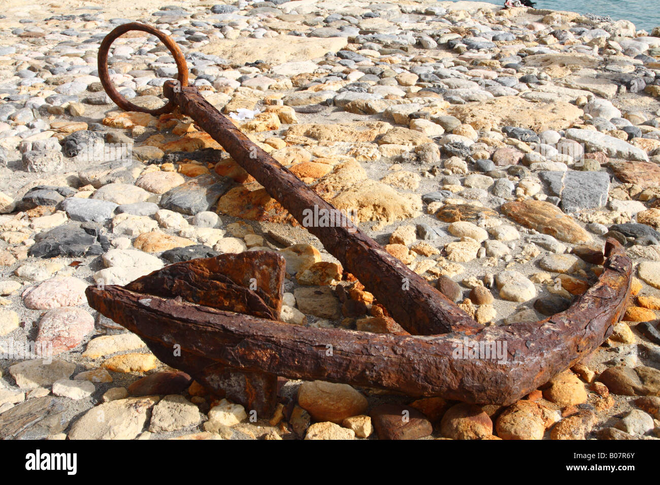 old rusted anchor Stock Photo - Alamy