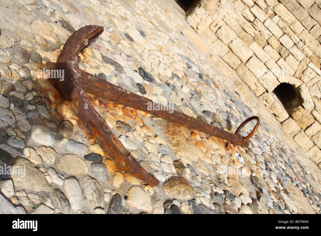 old rusted anchor Stock Photo - Alamy