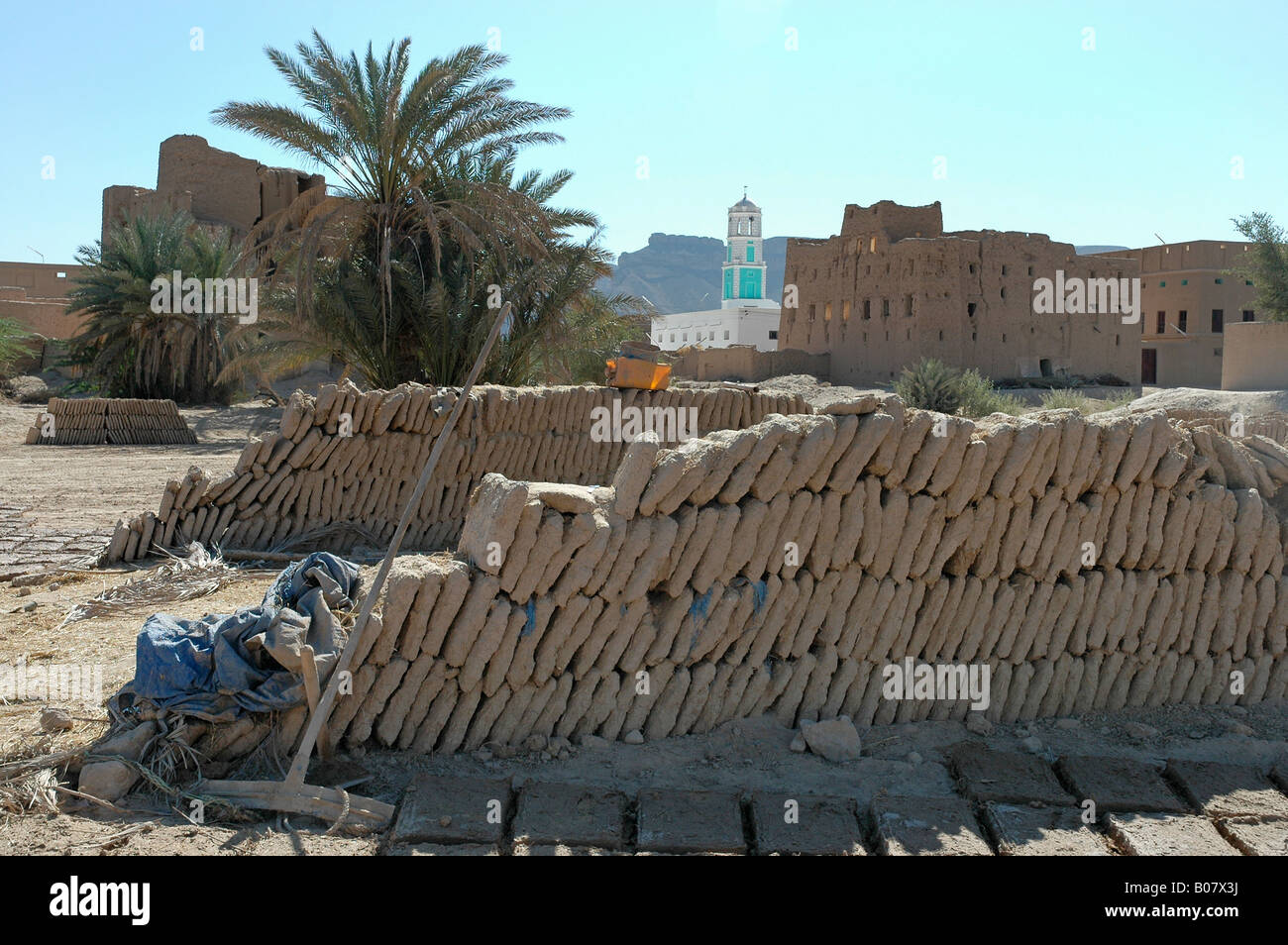 Mud bricks straw hi-res stock photography and images - Alamy