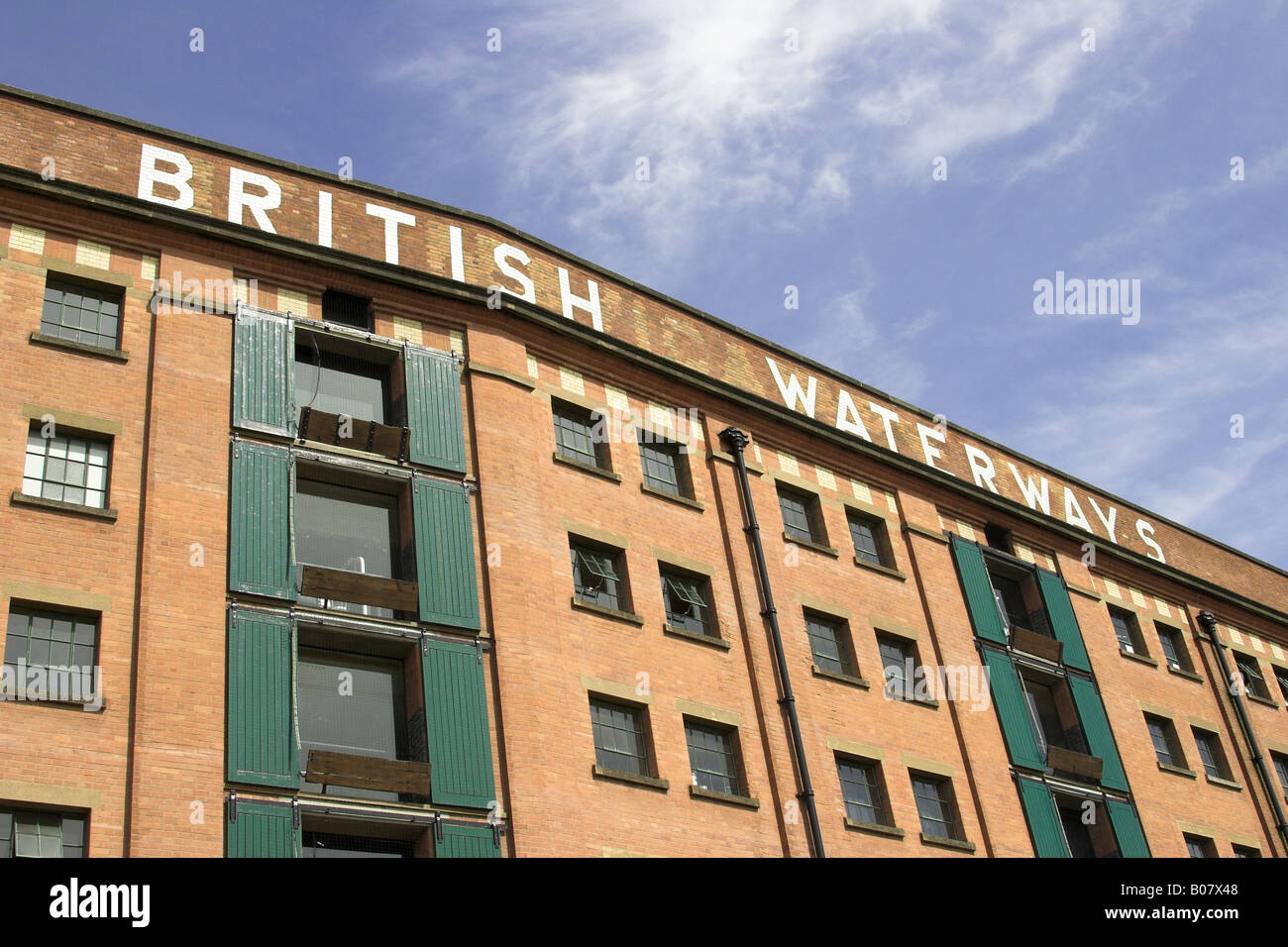 British Waterways canal side warehouse building Stock Photo - Alamy