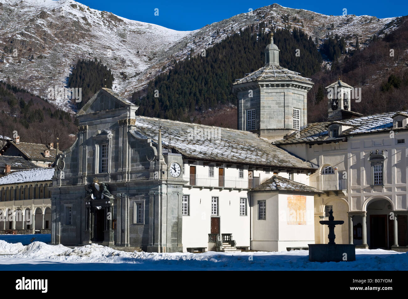 Monastaries hi-res stock photography and images - Alamy