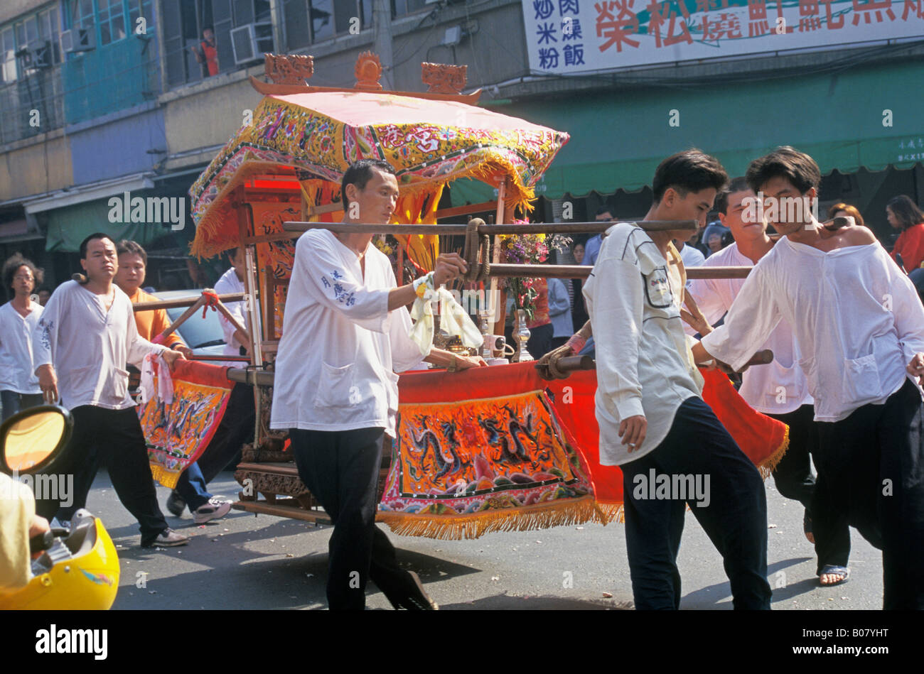 Men carrying palanquin hi-res stock photography and images - Alamy