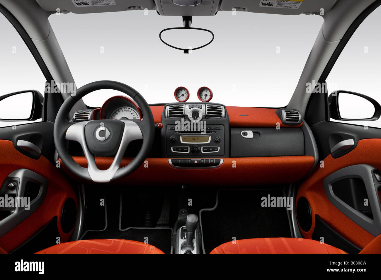 2008 Smart Fortwo Passion in Blue - Dashboard, center console, gear ...