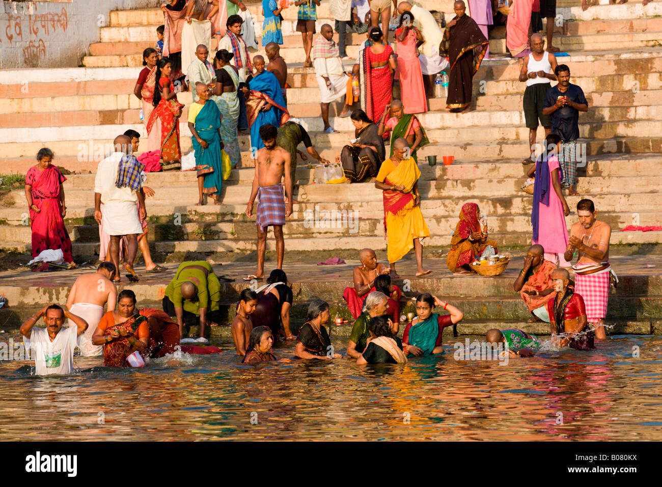 Hindus praying god river hi-res stock photography and images - Alamy