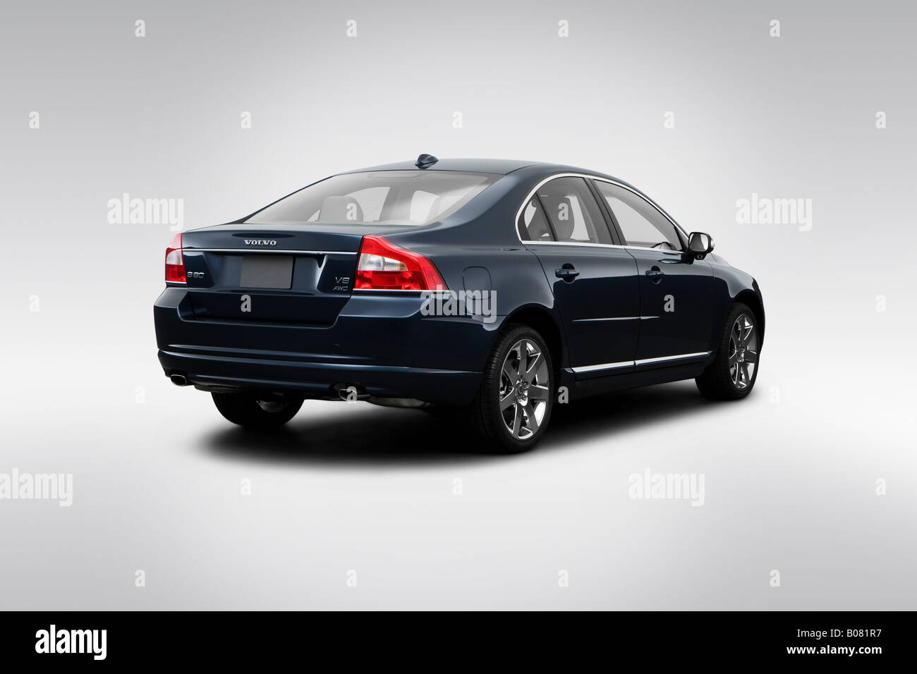 2008 Volvo S80 V8 A SR in Green - Rear angle view Stock Photo - Alamy