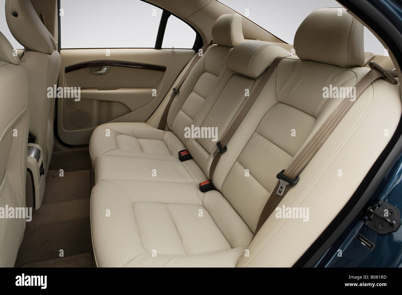 2008 Volvo S80 V8 A SR in Green - Rear seats Stock Photo - Alamy