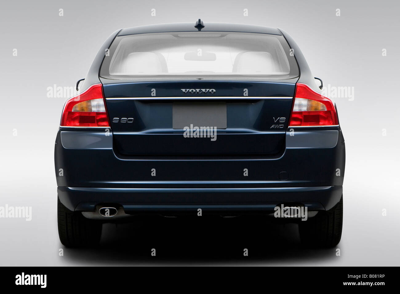 2008 Volvo S80 V8 A SR in Green - Low/Wide Rear Stock Photo - Alamy